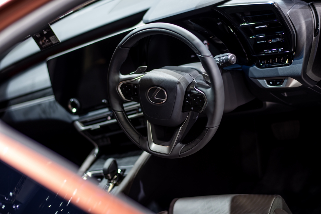 เลกซัสโชว์รถใหม่ Lexus RX 450h+ อเนกประสงค์ PHEV ตัวล่าสุด ที่งาน Motor Expo 2022 | AUTODEFT ...